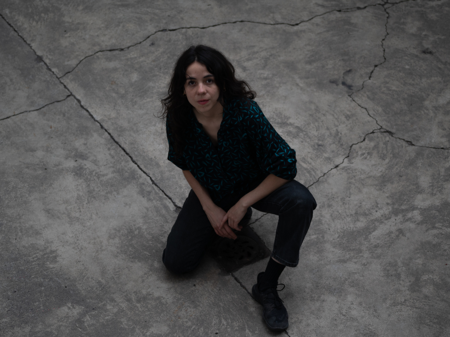 ORM - グアテマラ出身のエクスペリメンタル・アーティストMabe Fratti、3rdアルバム『Se Ve Desde Aquí』をリリース！