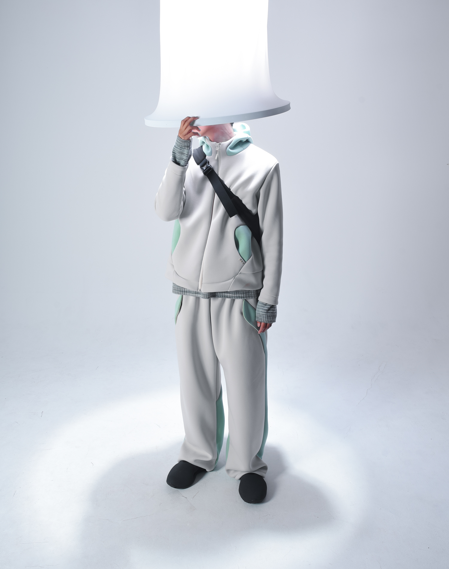 ORM - 片出 真武による東京のブランド〈ryaw〉が自然と都市の適合をテーマにした24AWコレクション『Each adaption』を発表